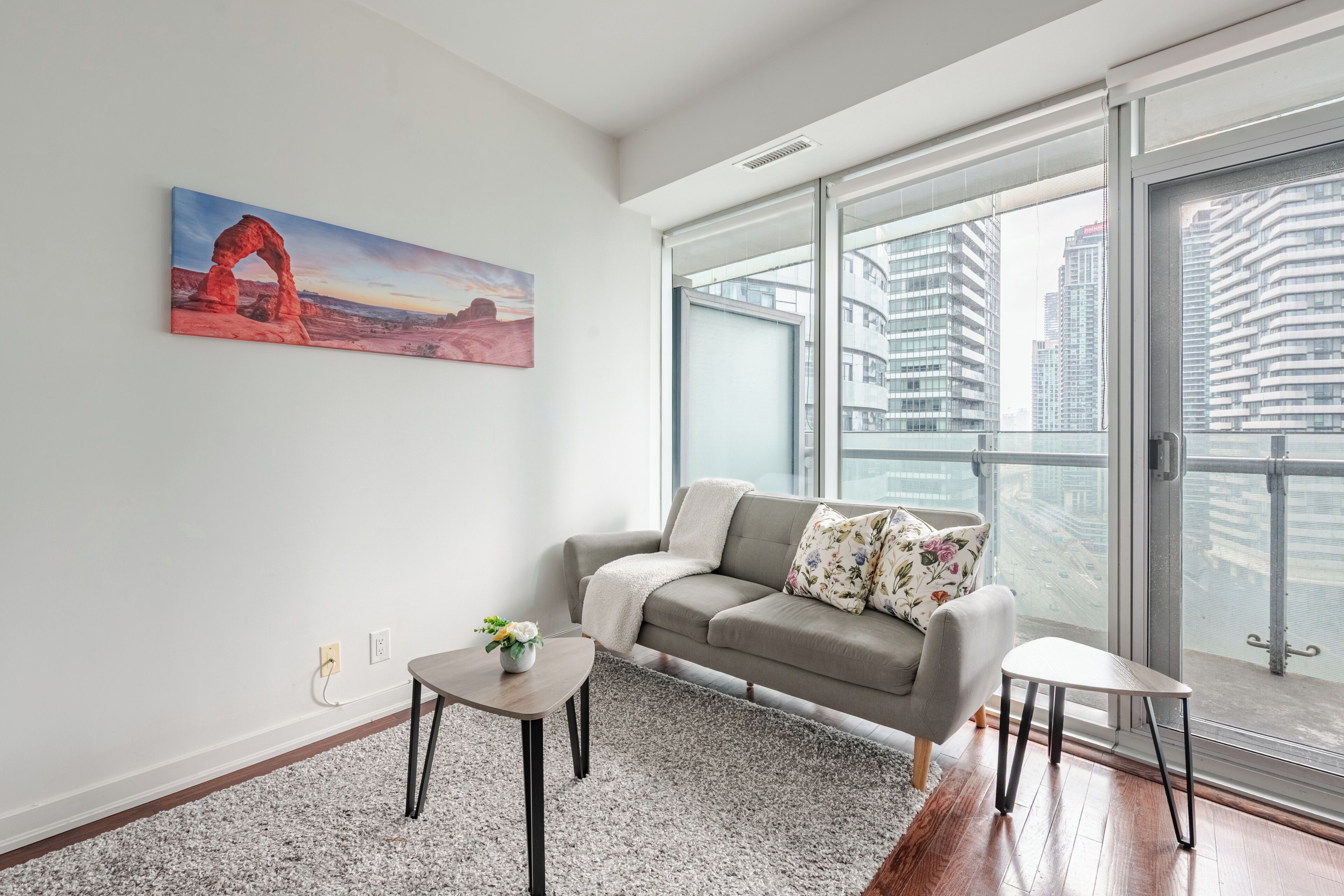 Modern 1br | Wfh Desk+monitor | Fastwifi | Kitchen - Toronto