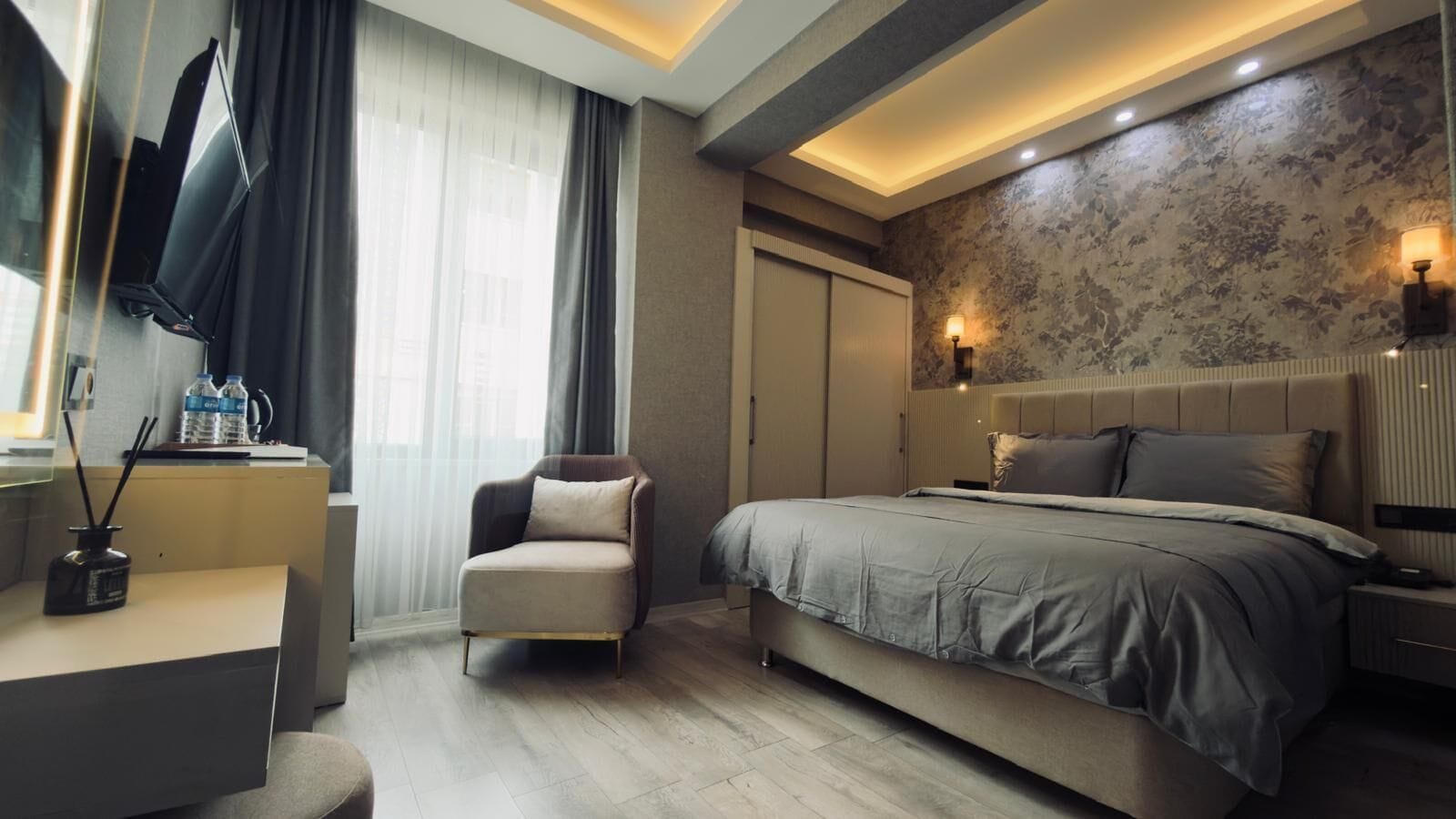 Quarto Duplo Standard, Vista para a cidade | Cofre no quarto, secretária 