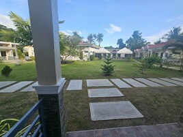 Quarto Duplo Standard | Secretária, roupa de cama fornecida