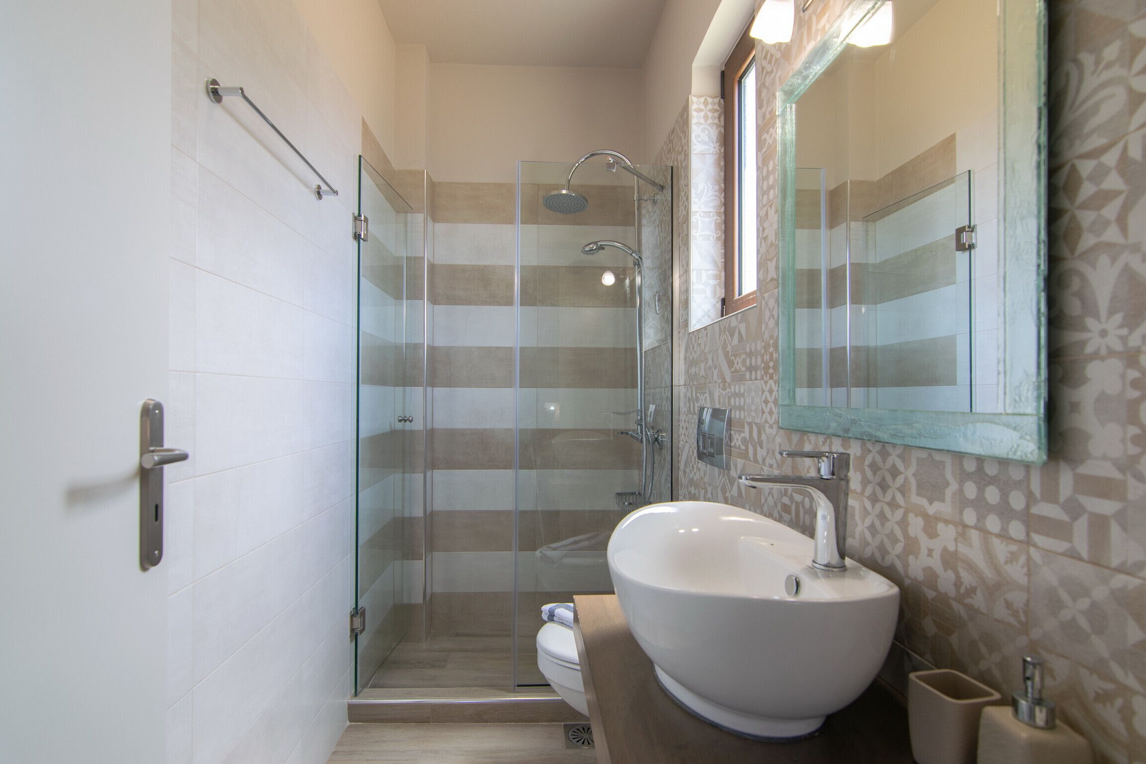 Vila, 4 quartos, para fumantes, piscina particular | Banheiro | Chuveiro 