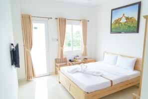 Quarto casal de uso individual, sacada | Escrivaninha, cortinas blackout, quartos à prova de som