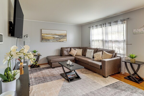 Near Beaches, Base & Bay! Hampton Home W/ Backyard - Norfolk, VA