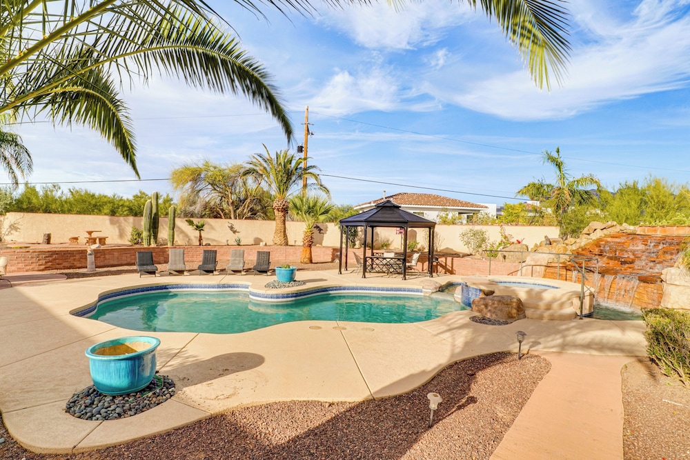 Resort-style Backyard & Pool: Luxe Tucson Home - Tucson, AZ