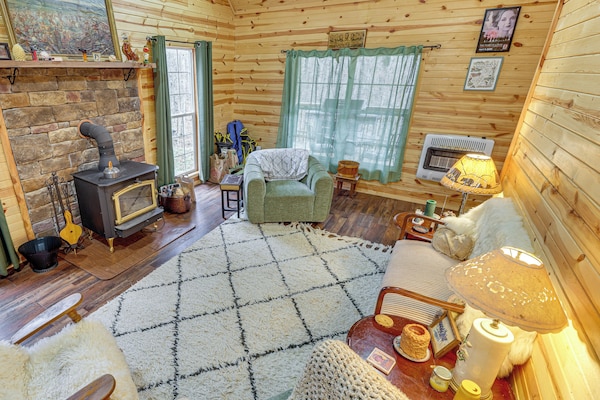 Greenbrier River On-site! Modern-rustic Log Cabin - Beartown State Park, Renick