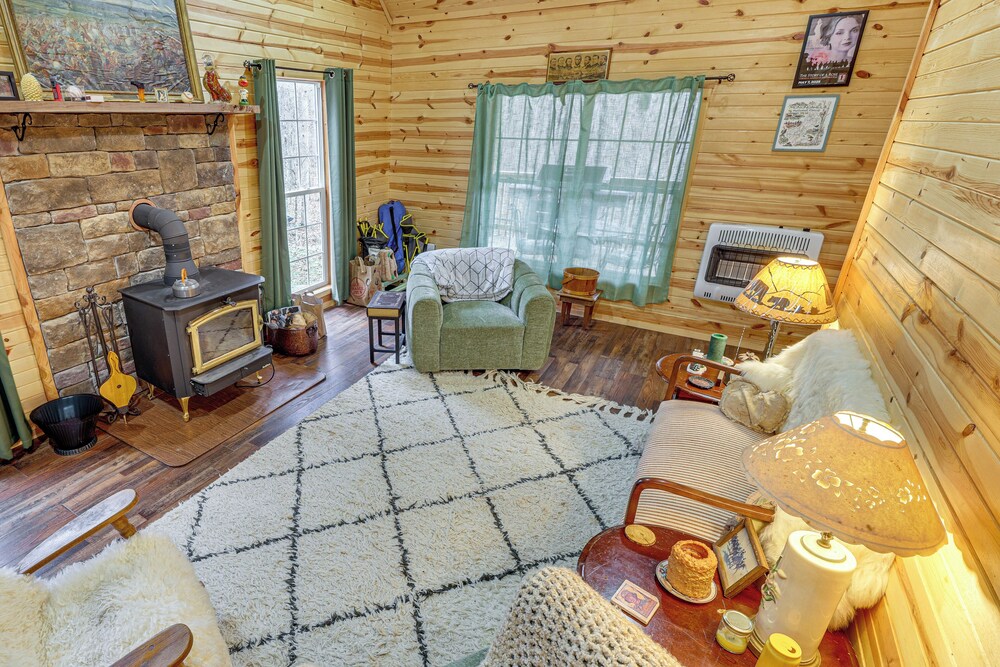 Greenbrier River On-site! Modern-rustic Log Cabin - Beartown State Park, Renick