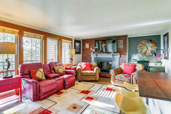 Hike, Swim & Ski! Condo W/ Resort Perks In Bend - Oregon