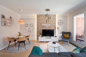 Apartament typu Comfort 75 | Quartos à prova de som, ferros/tábuas de passar roupa, Wi-Fi de cortesia