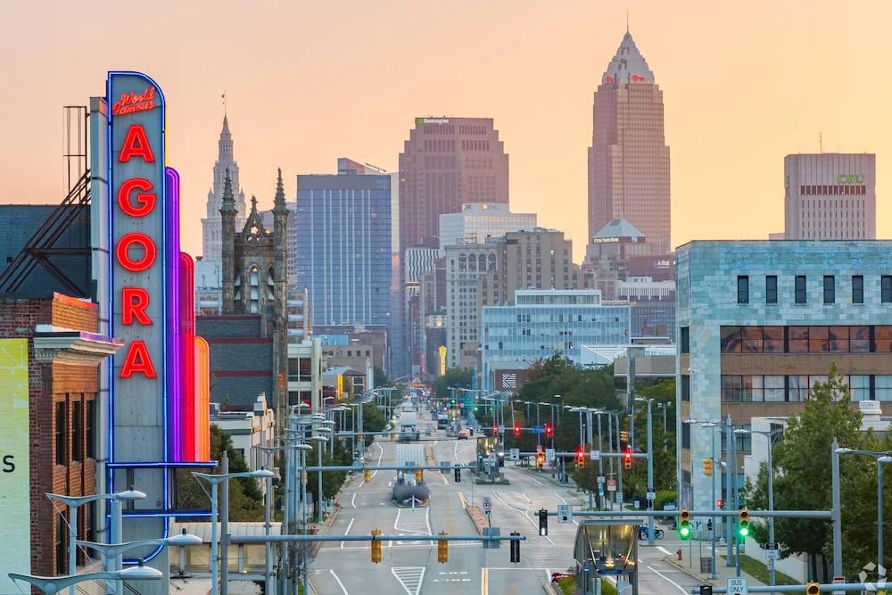 Landing Furnished Apartments Central Cleveland - Northfield, OH