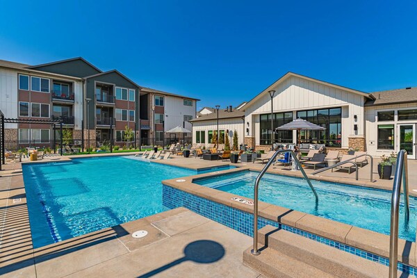 Landing Apartments Denver - Firestone - Blue Mountain Vineyards, Berthoud