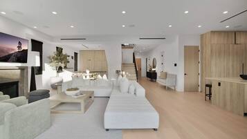 Villa de Luxo, várias camas, acesso à piscina, vista para a piscina (Kraft Villa) | Sala de estar