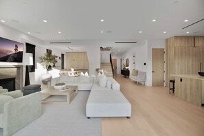 Vila superluxo, várias camas, acesso à piscina, vista para a piscina (Kraft Villa) | Área de estar