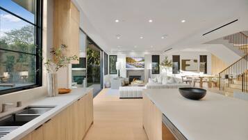 Villa de Luxo, várias camas, acesso à piscina, vista para a piscina (Kraft Villa) | Sala de estar