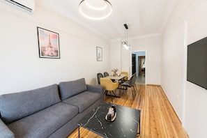 Apartamento | Sala de estar | TV de ecrã plano 