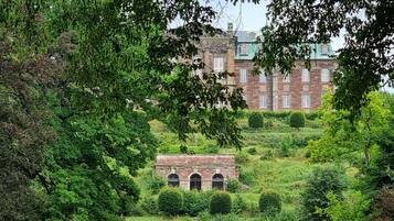 Área para churrascos e piqueniques