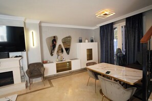 Townhouse 2 levels in Aloha Lake Village, Marbella: 3 bedrooms, terrace ...