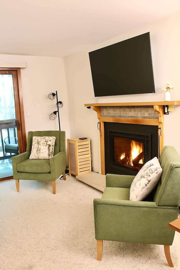 Resort Condo W/ Pool & Beach Club - Torch Lake, MI