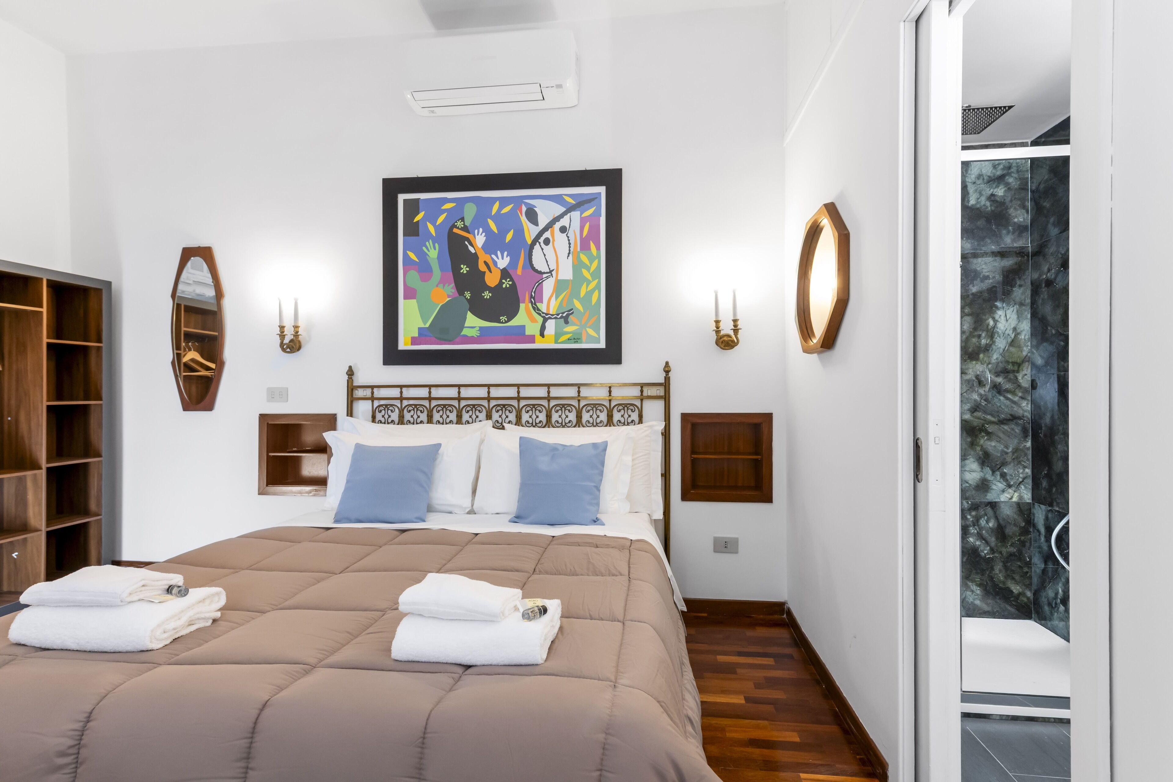 Penthouse de Luxo, Vista para a cidade | Secretária adequada para computadores portáteis 