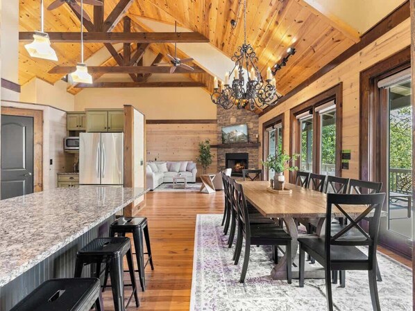 Mountain High - Hot Tub, Game Room and Views Reviews, Deals & Photos ...