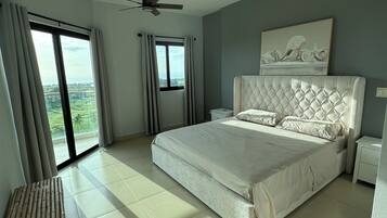 Apartamento de Luxo em Condomínio Fechado, vista para o oceano | Cortinas/cortinados opacos, ferro/tábua de engomar, Wi-fi grátis