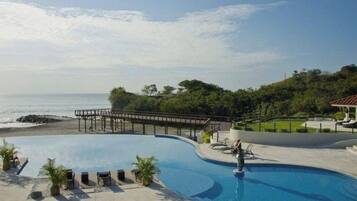 Praia particular, bar na praia