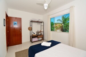 Vila | Cortinas blackout, ferros/tábuas de passar roupa, Wi-Fi de cortesia