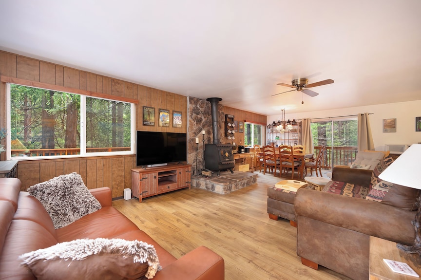 Arnold Forest Cabin Hot Tub, Sauna & Game Room - Murphys, CA