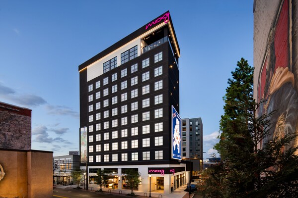 Moxy Atlanta Downtown - Atlanta