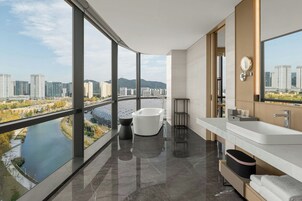 Quarto grand, 1 cama King (View) | Edredons de pluma, frigobar, cofres nos quartos, escrivaninha