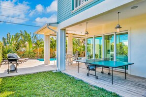 Stylish Dog-Friendly Escape with Private Pool, Grill, Outdoor Bar ...