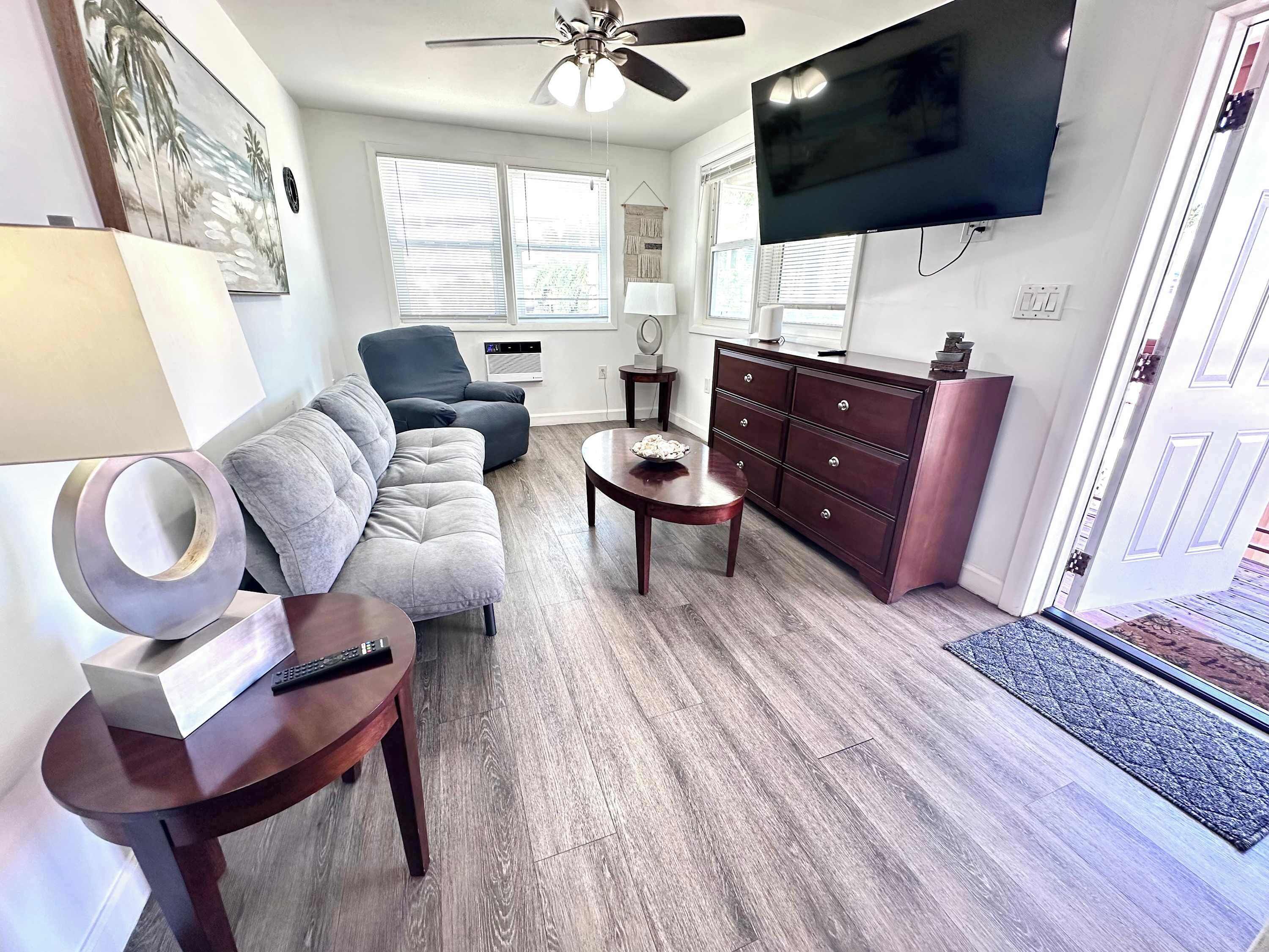 The Pink Wave| 1br Walk To Beach & Restaurants - Hollywood, FL