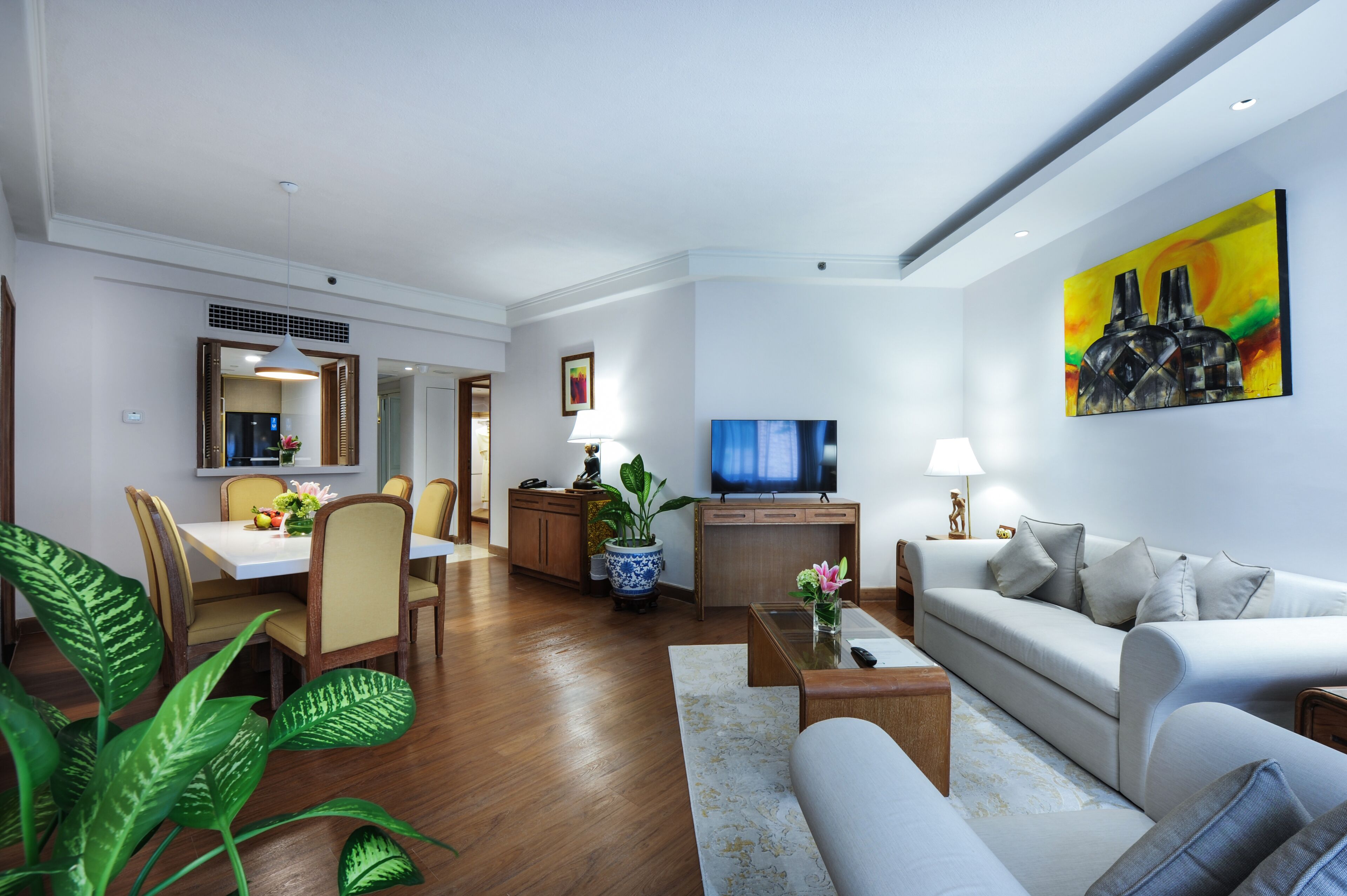 Apartamento família, sacada, vista para o parque | Área de estar