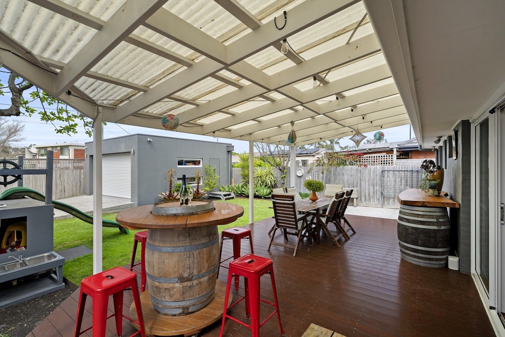 Relaxed Bayside Stay With Outdoor Space - Mordialloc