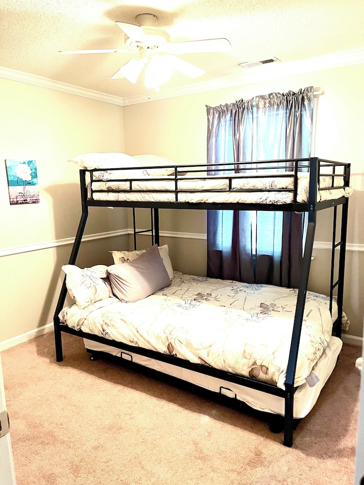 Cozy Cul-De-Sac: 3BR, 2.5BA w/ Multipurpose Room & Spacious Backyard ...