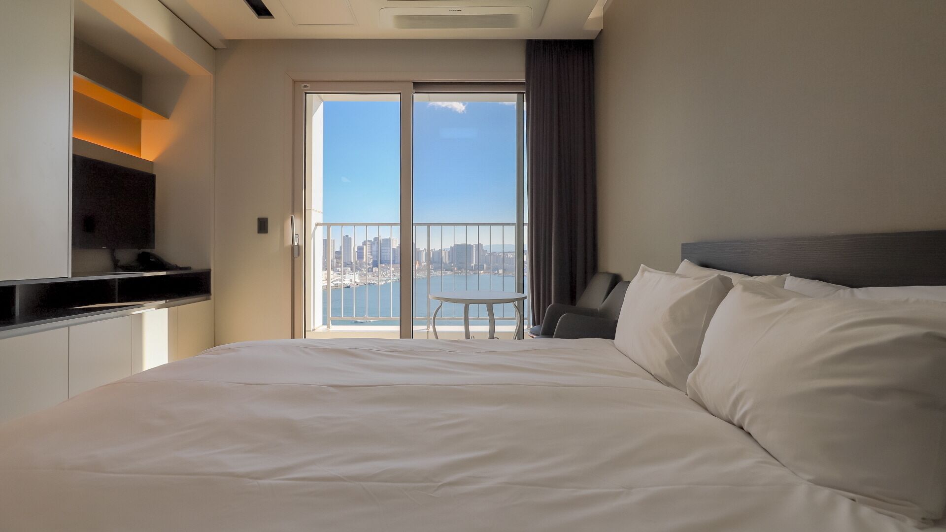 Quarto casal standard, para não fumantes, vista para o lago | Wi-Fi de cortesia