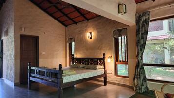 Quarto casal | Escrivaninha, Wi-Fi de cortesia, roupa de cama