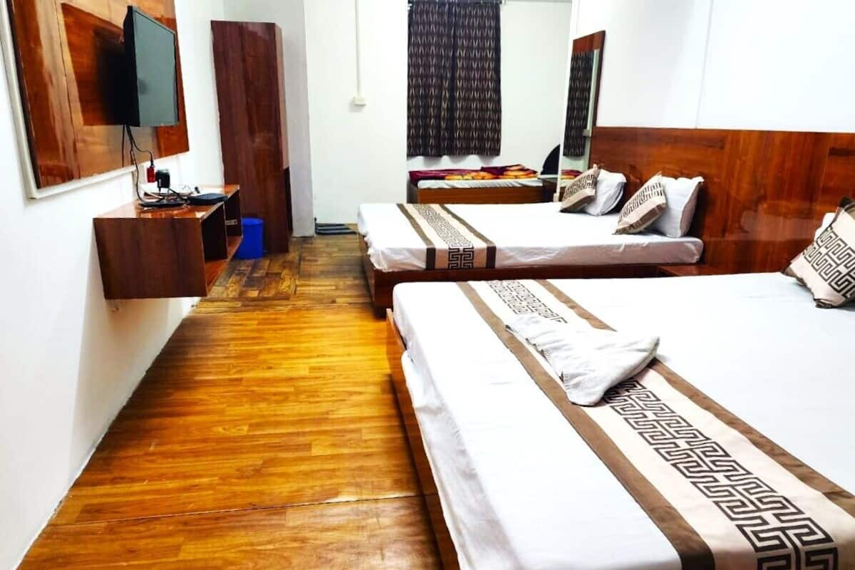 Quarto premium | Escrivaninha, espaço de trabalho para notebook, roupa de cama