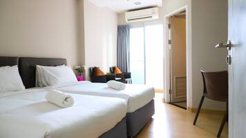 Quarto Twin Standard, varanda, Vista para a cidade | Wi-fi grátis