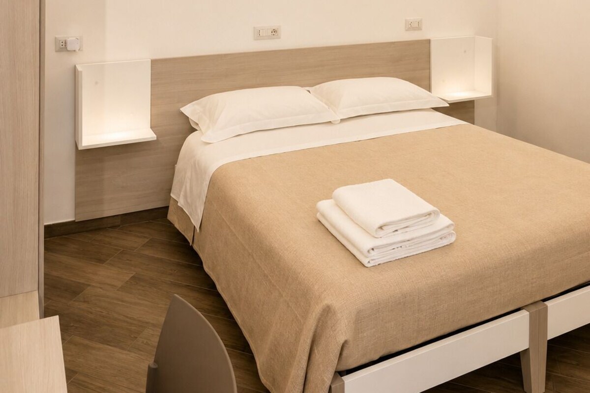 Quarto casal ou duplo standard | Escrivaninha, Wi-Fi de cortesia