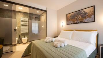 Quarto Deluxe | Minibar, secretária, cortinas/cortinados opacos, ferro/tábua de engomar