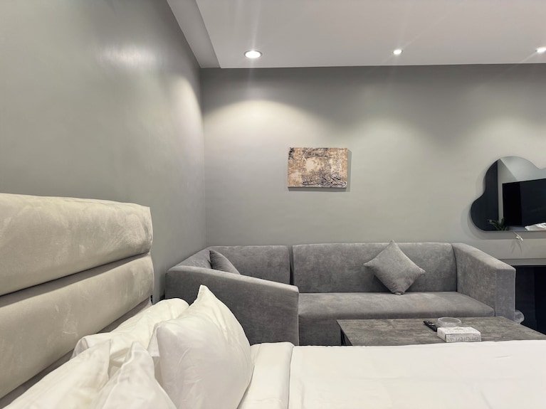 Lp121.1h Cozy 1-bedroom Studio In Peaceful Riyadh With Ac - Riyadh