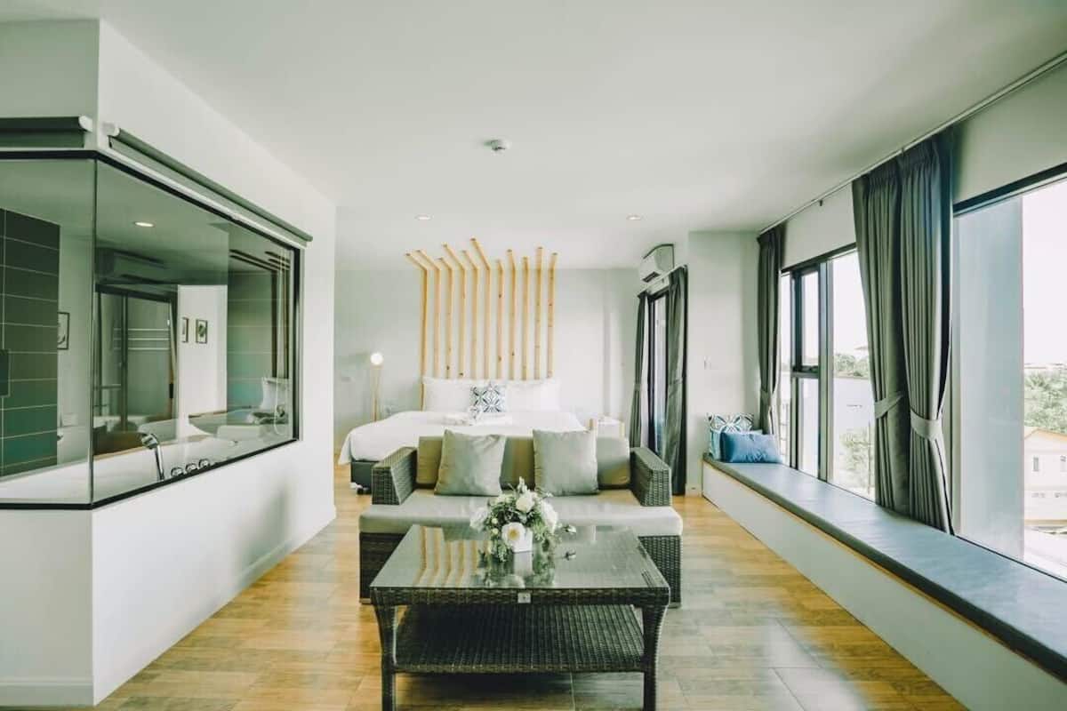 Suite Deluxe | Cofre no quarto, secretária, Wi-fi grátis, roupa de cama fornecida