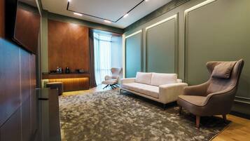 Quarto Duplo Deluxe, Vista para a cidade | Sala de estar