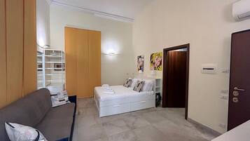 2 quartos, ferro/tábua de engomar, roupa de cama fornecida