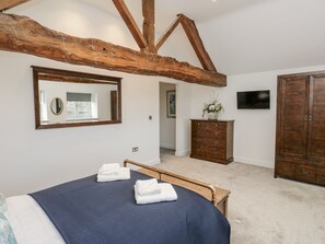 3 quartos, individualmente decorados, individualmente mobiliados