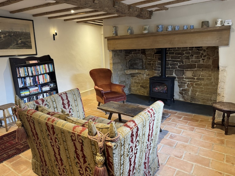 Period Cotswold Cottage In Laverton Village, Ideal For Walking The Coyswold Way - Broadway