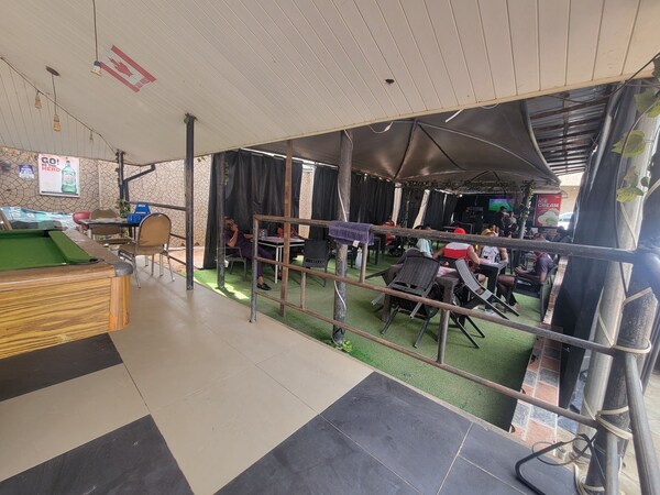 Canada World Hotel - Benin City