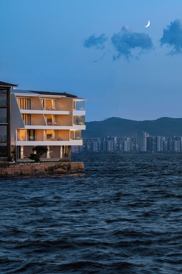 Dali Rushi Jiuxi Sea View Holiday Inn - Dali