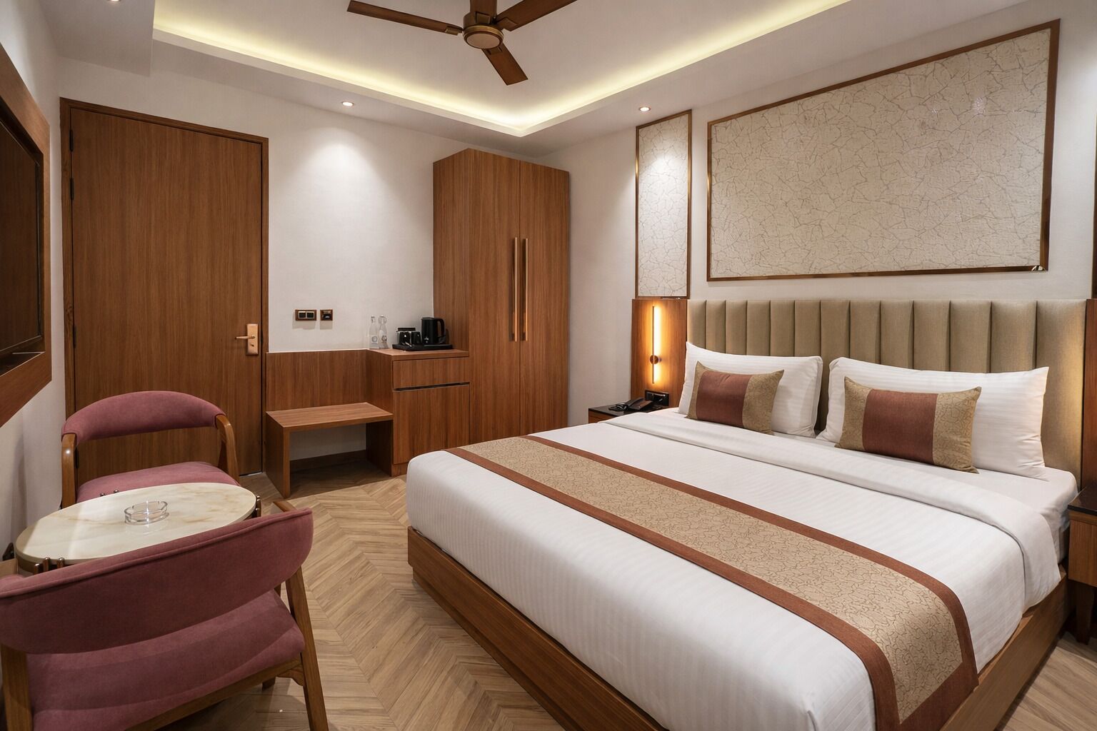 Quarto Executivo | Roupa de alta qualidade, minibar, Wi-fi grátis, roupa de cama fornecida 