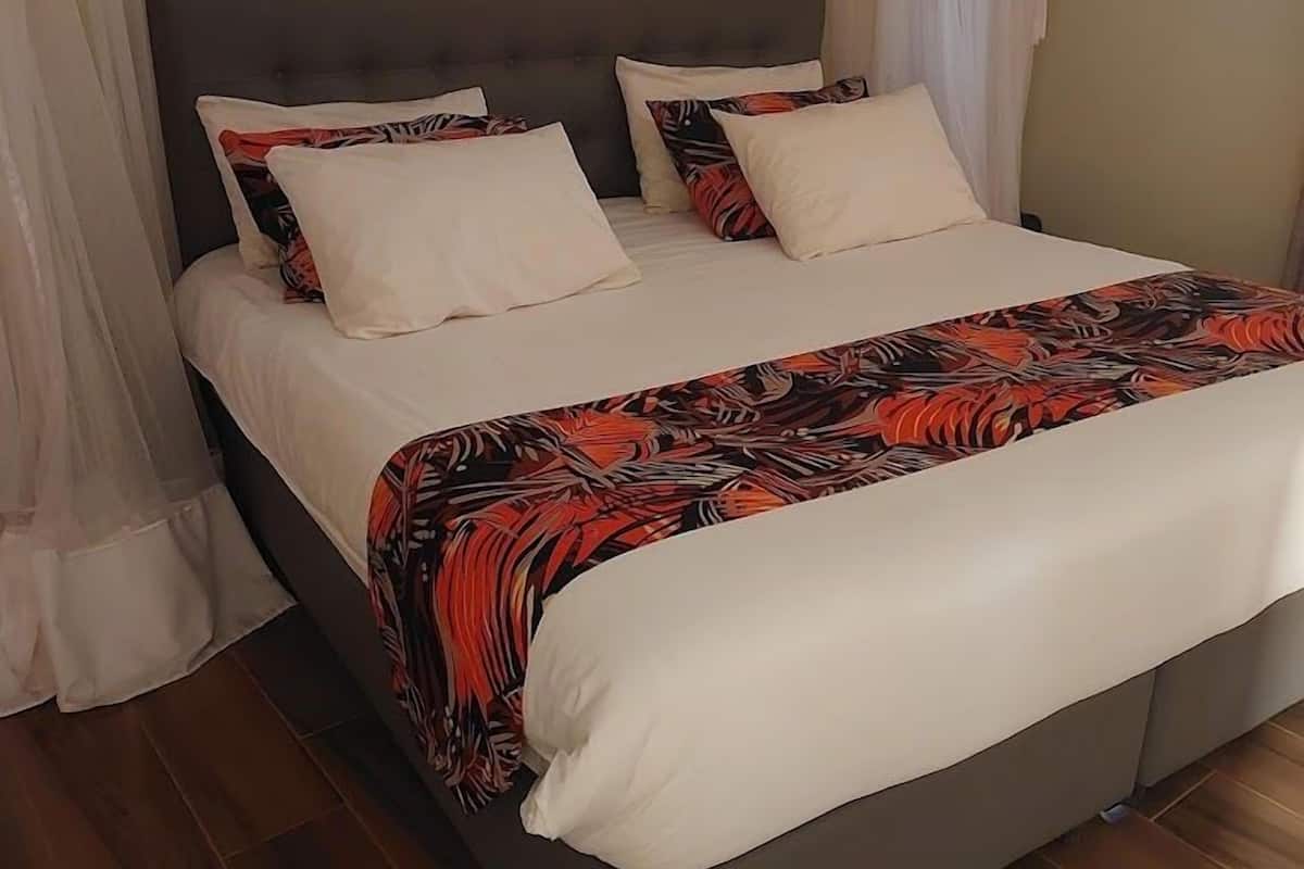 Quarto solteiro luxo | Wi-Fi de cortesia, roupa de cama
