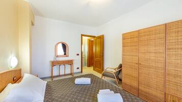 Apartamento | Cofre no quarto, ferro/tábua de engomar, berços/camas para crianças